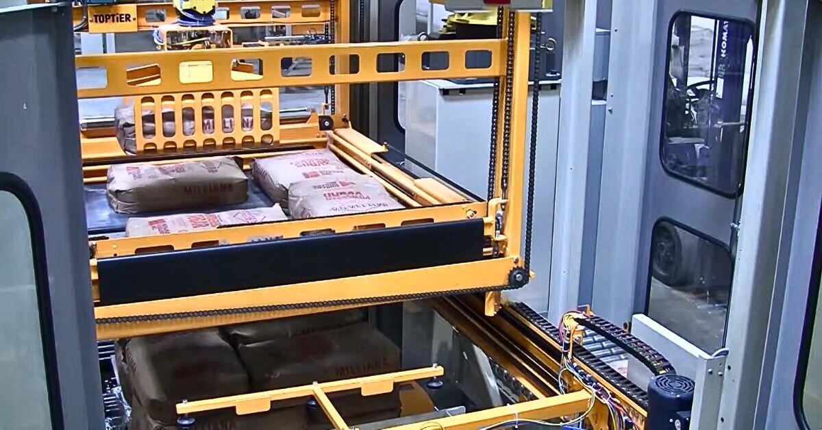 A Complete Guide: What Is a Robotic Palletizer?